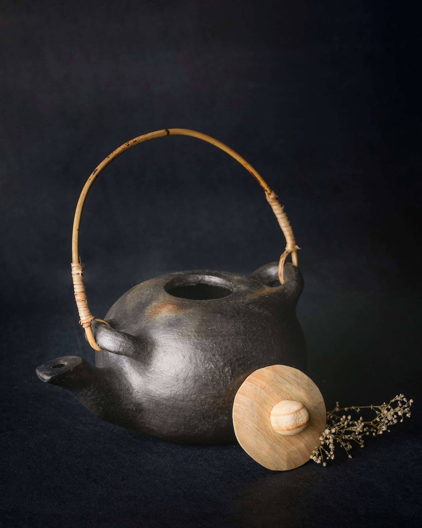 Longpi Black Pottery Stoneware Kettle- 1 L – Punarnawa Soul of Artistry